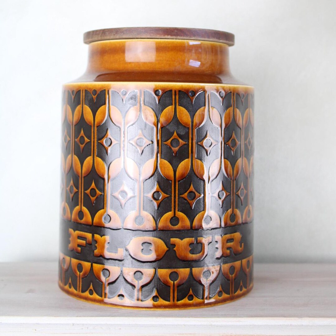 Hornsea Heirloom Retro Flour Jar With Wooden Lid | Retro Block Brown ...