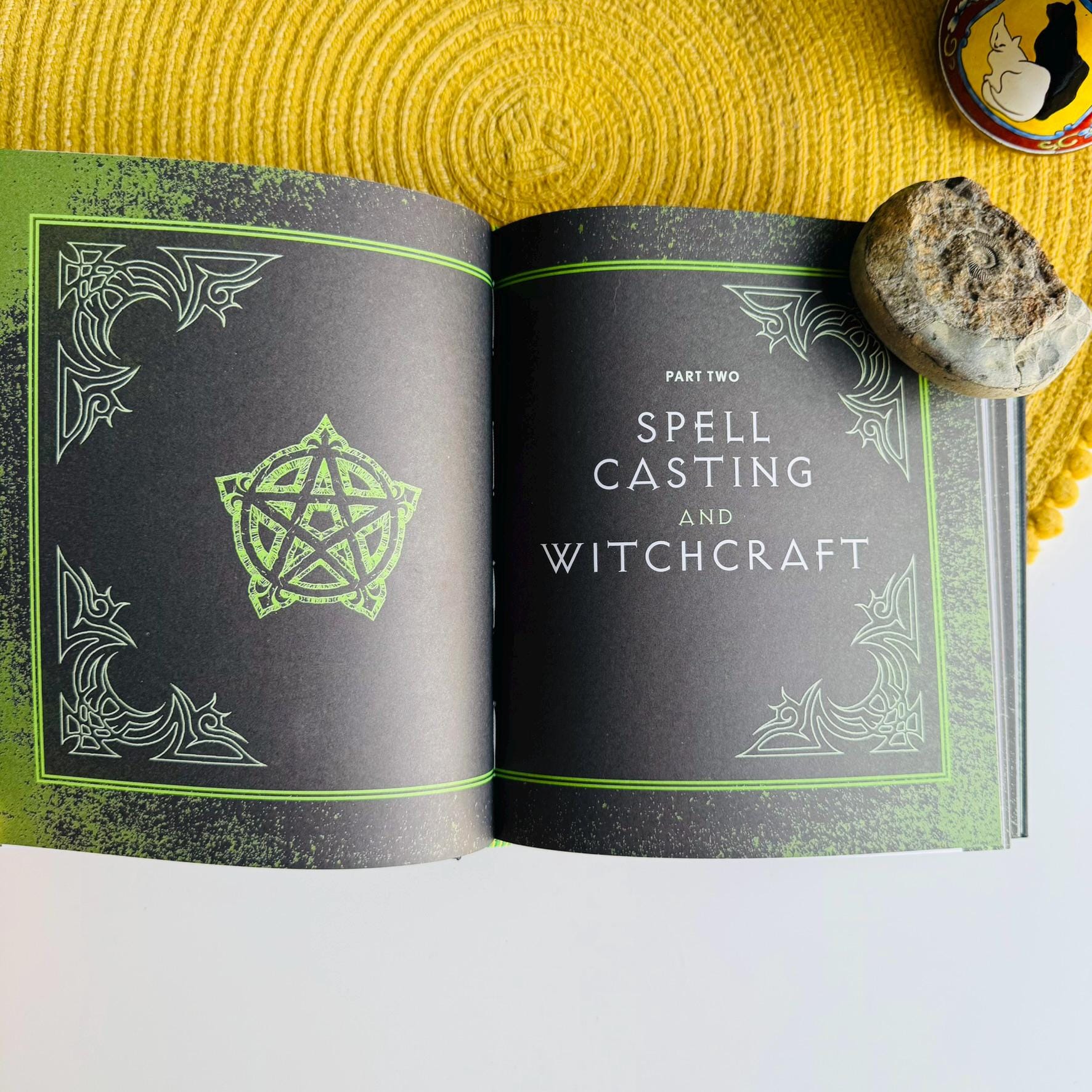 Wiccapedia: A Modern-day White Witch's Guide Book, Rituals Witchcraft ...