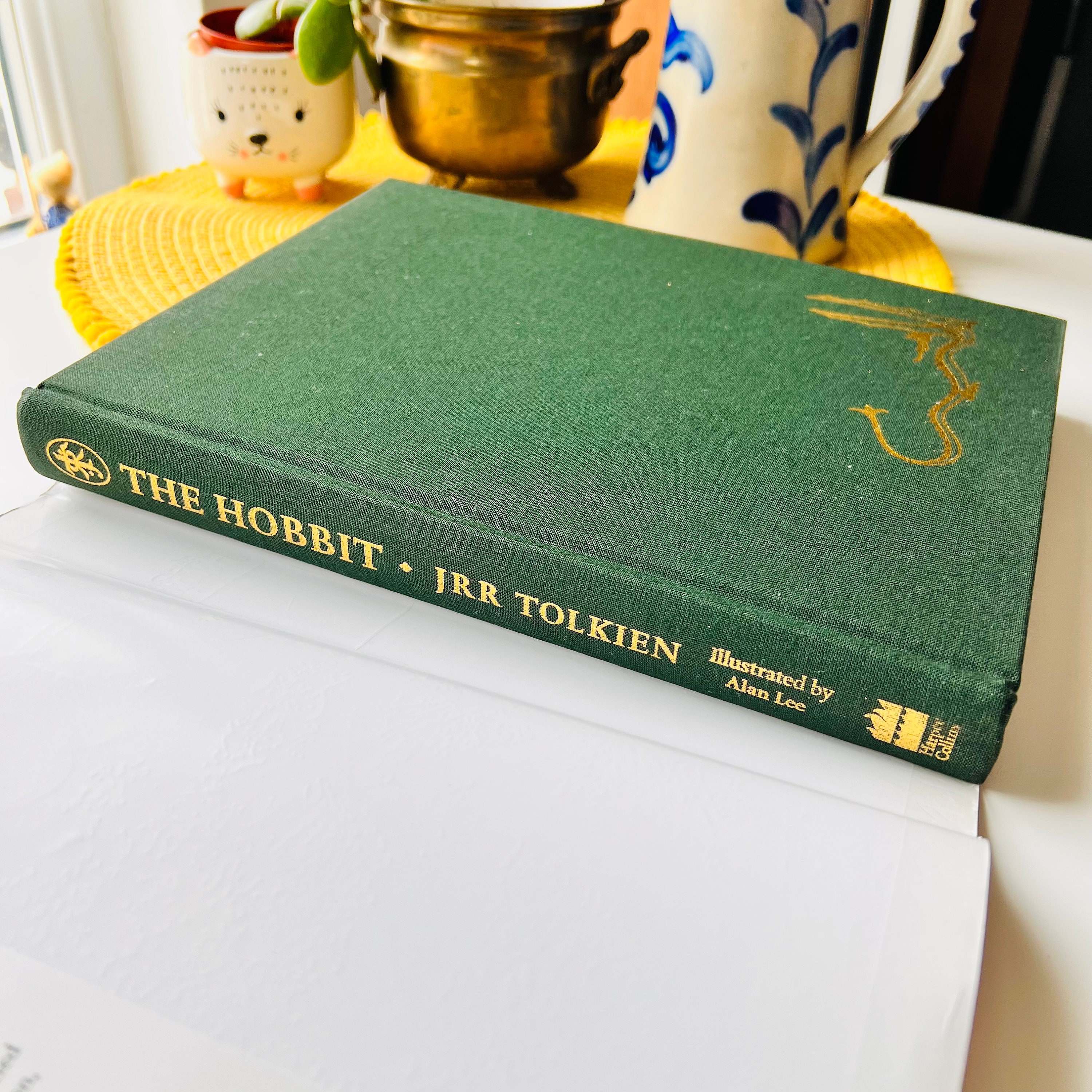 The Hobbit Book by J R R Tolkien, Illustrated by Alan Lee, Large ...
