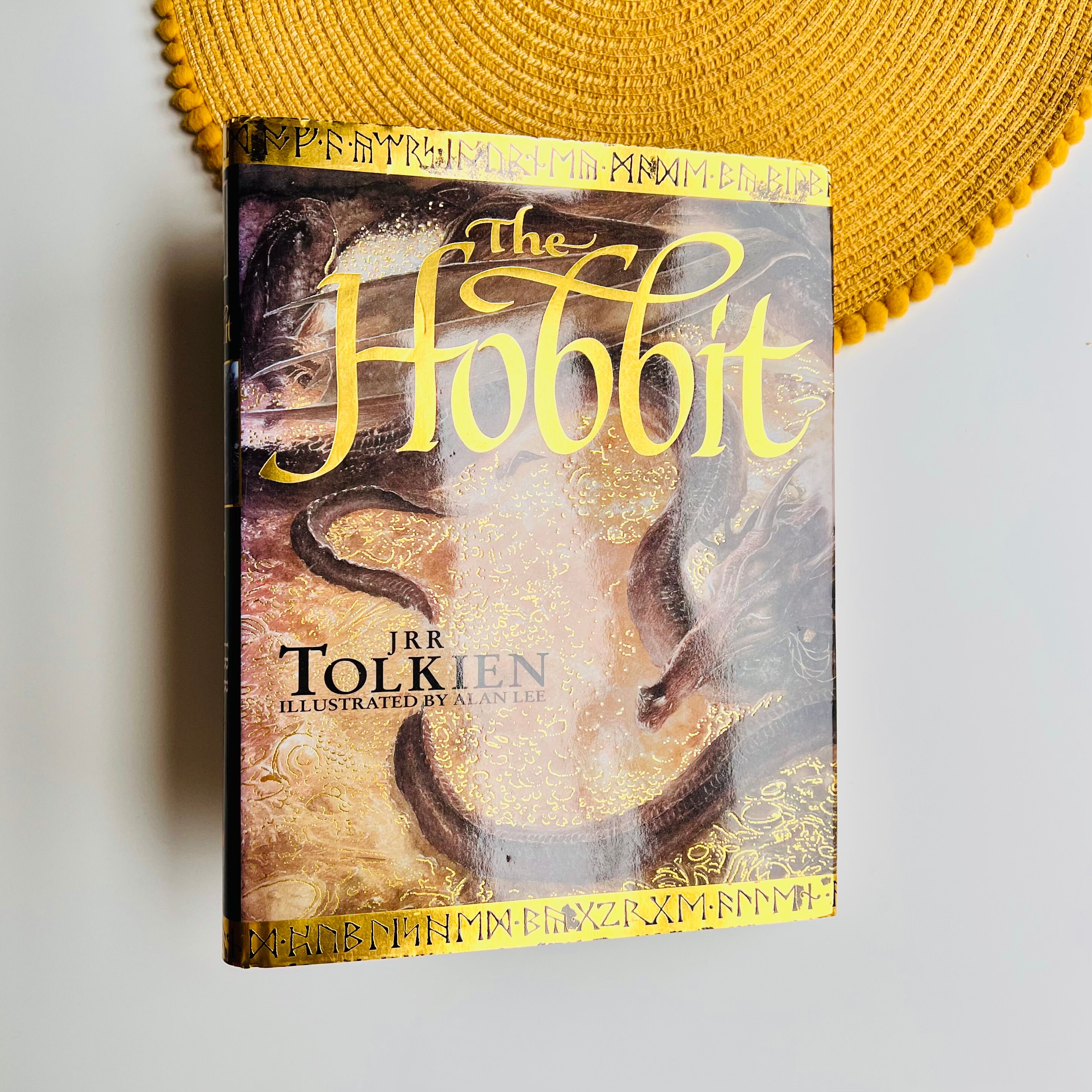 The Hobbit Book by J R R Tolkien, Illustrated by Alan Lee, Large ...