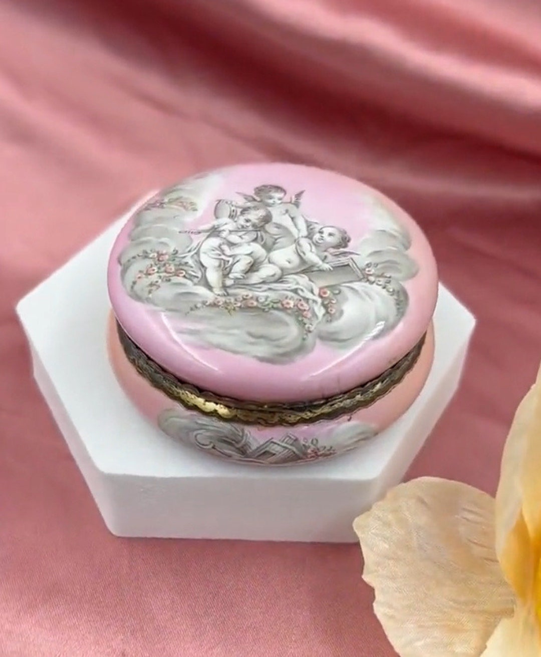 Antique French Snuff Box Sèvres Style Pink Cherub Patch Box Tobacciana ...