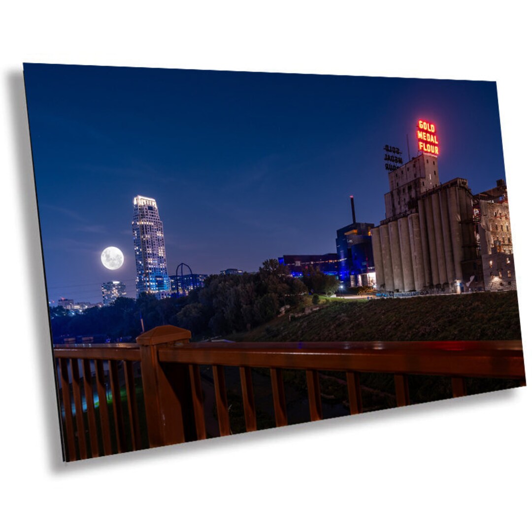 Minneapolis Night Skyline: Gold Medal Flour Mill, Super Moon ...