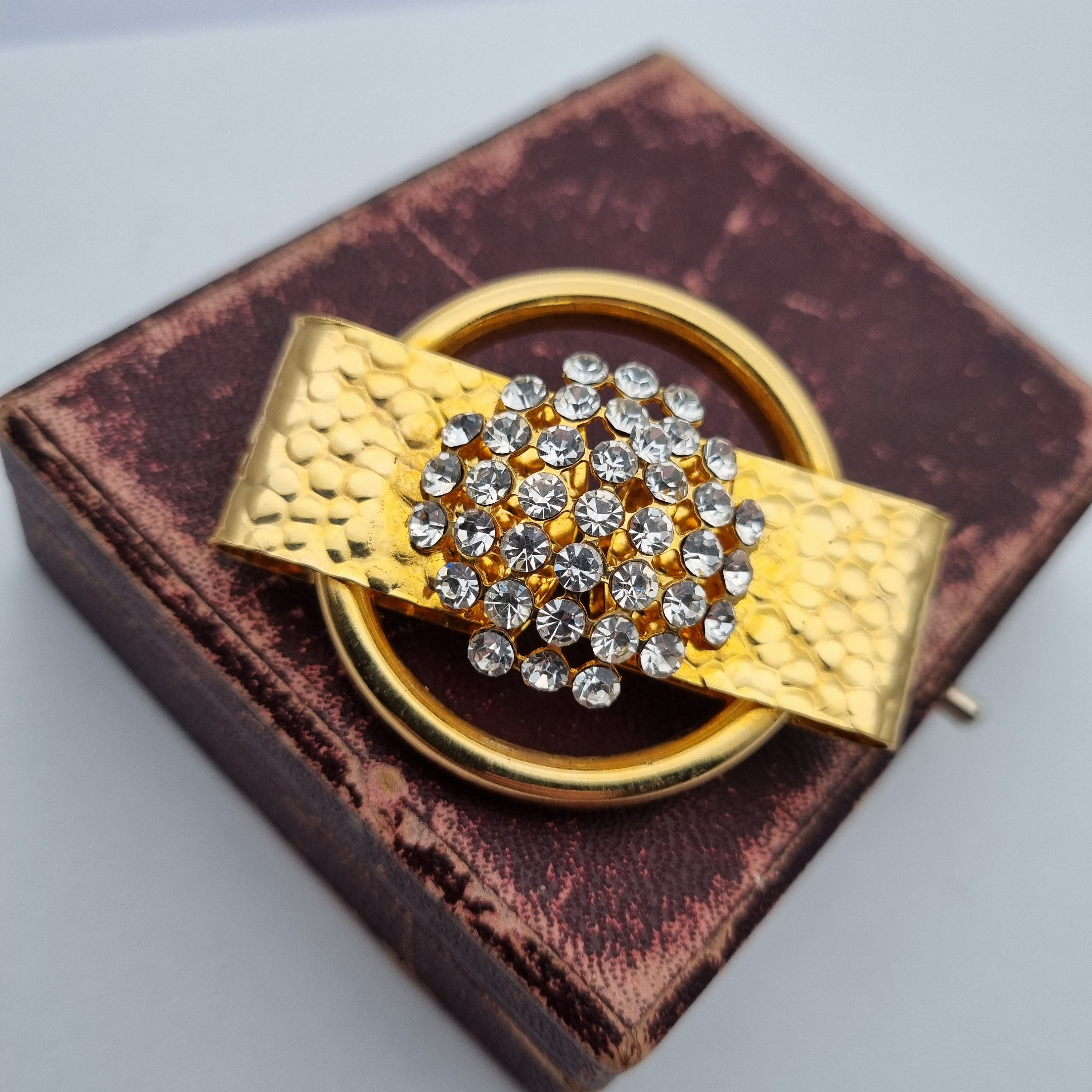 Broche ronde vintage en or avec strass blancs brillants pour femme ...