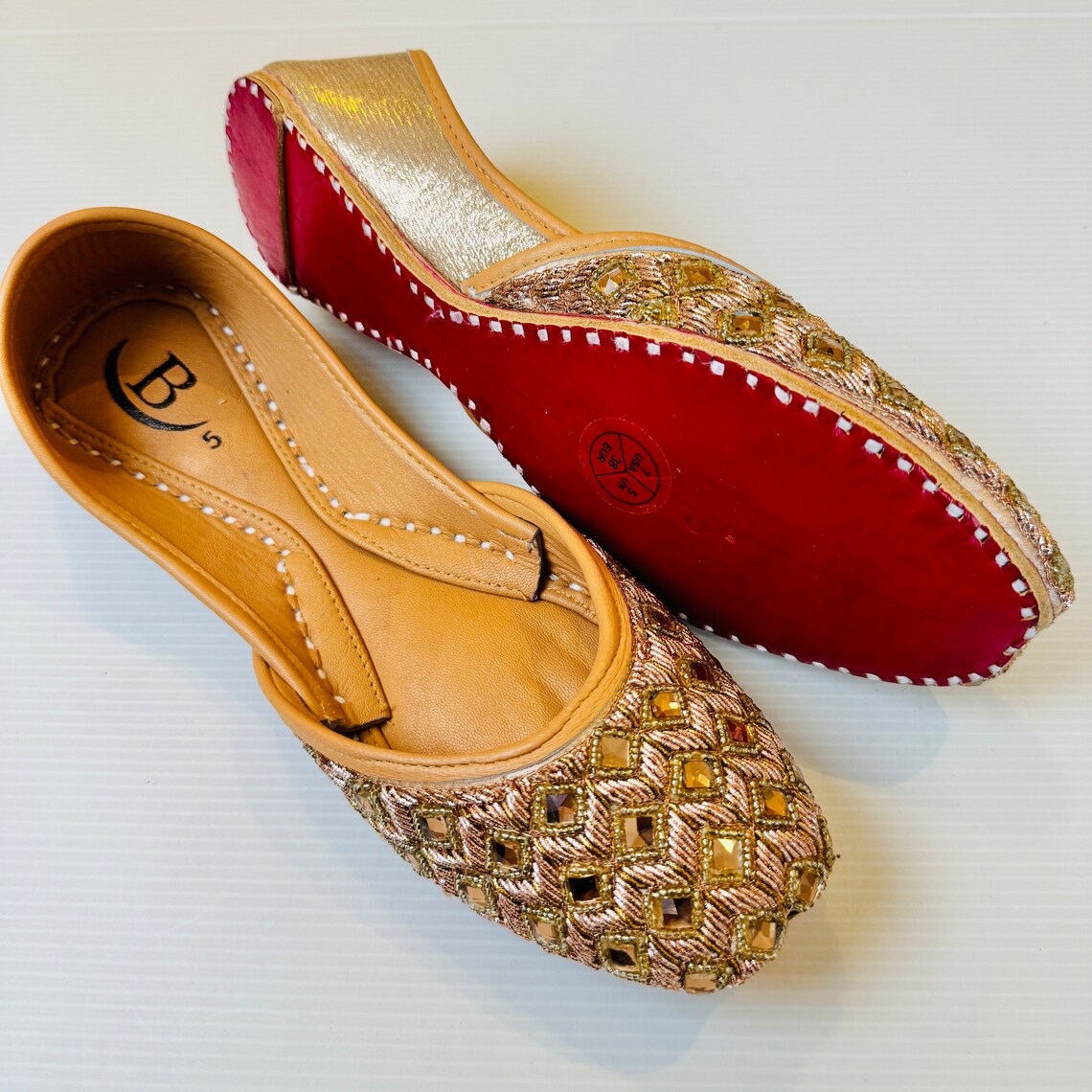 Traditional Womens Handcrafted Stone Embroidery Indian/ Punjabi Jutti ...