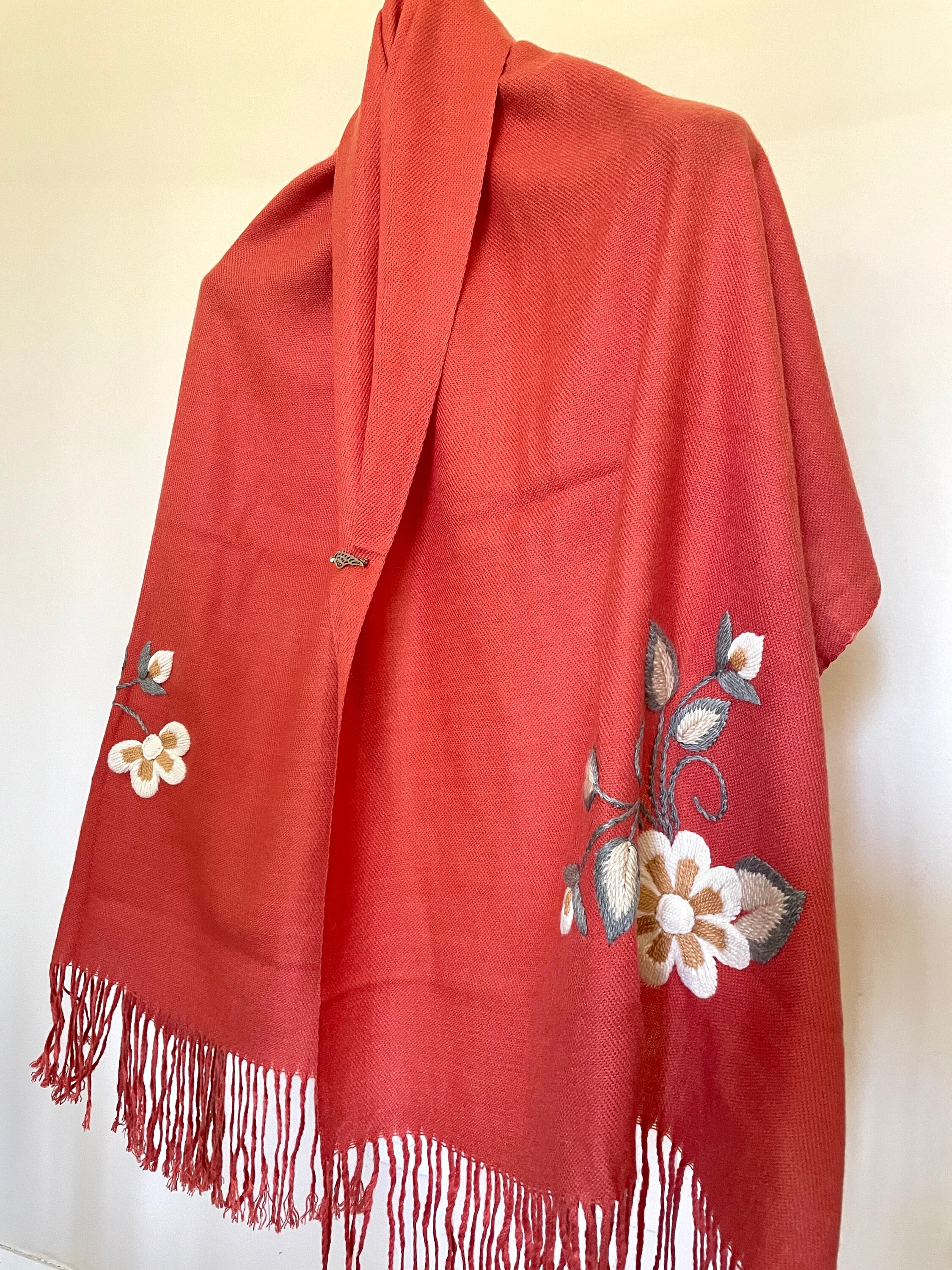 Chal Bordado a Mano - Wrap - Pañuelo - Hilo De Alpaca - Artesanos De ...