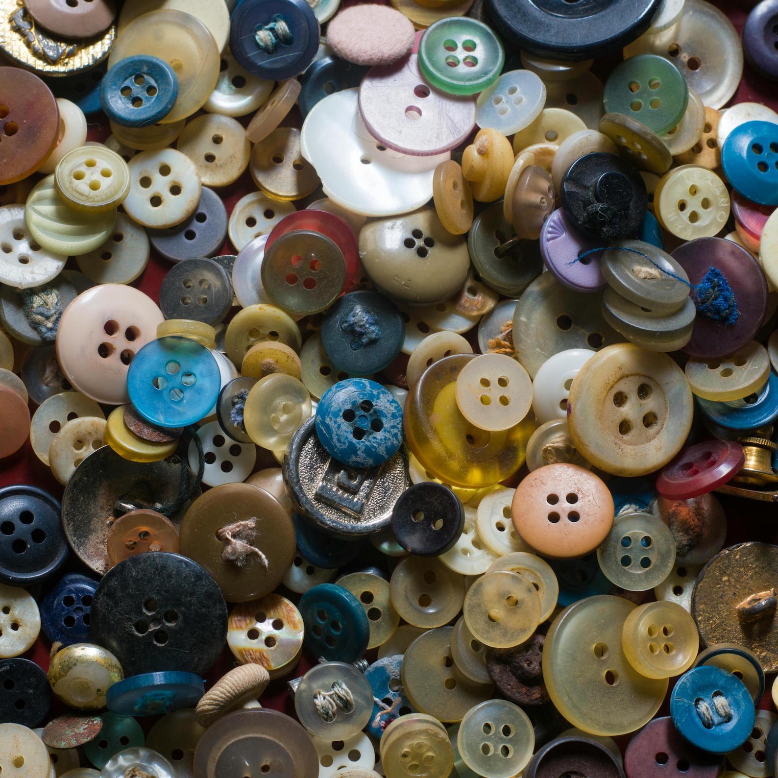 Vintage Buttons! 1940s 50s 60s 70s 80s 90s Buttons Various Sizes ...