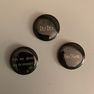 Pronouns Pin (customizable) - Etsy