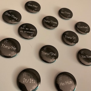 Pronouns Pin (customizable) - Etsy