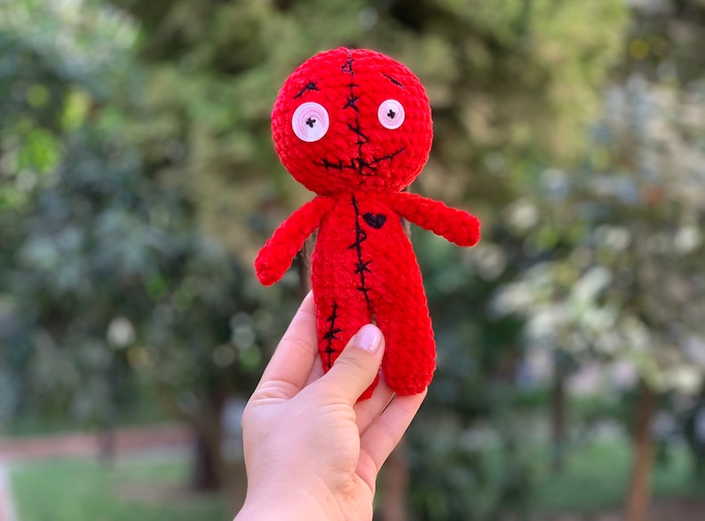 Patrón de muñeco vudú de peluche a crochet: Amigurumi de Halloween ...