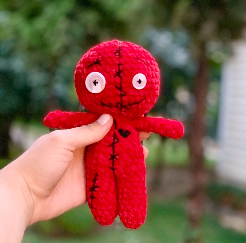 Patrón de muñeco vudú de peluche a crochet: Amigurumi de Halloween ...