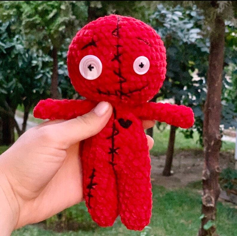 Patrón de muñeco vudú de peluche a crochet: Amigurumi de Halloween ...