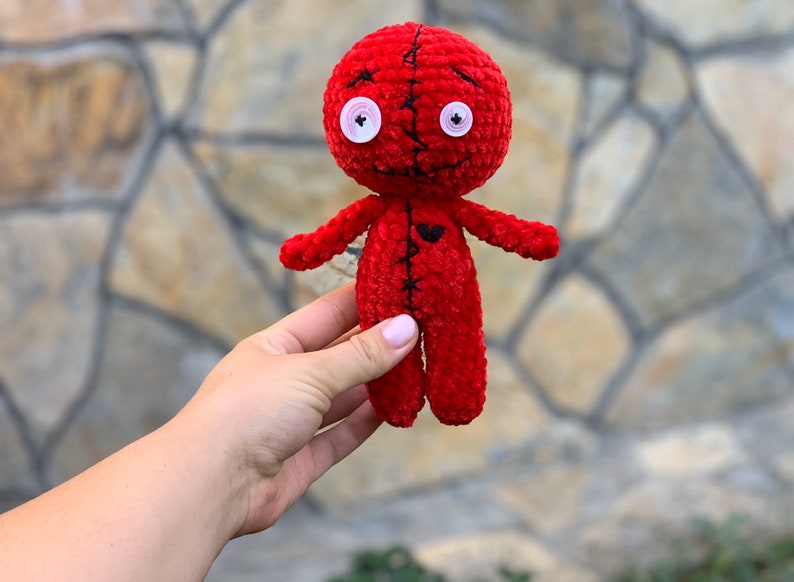Patrón de muñeco vudú de peluche a crochet: Amigurumi de Halloween ...