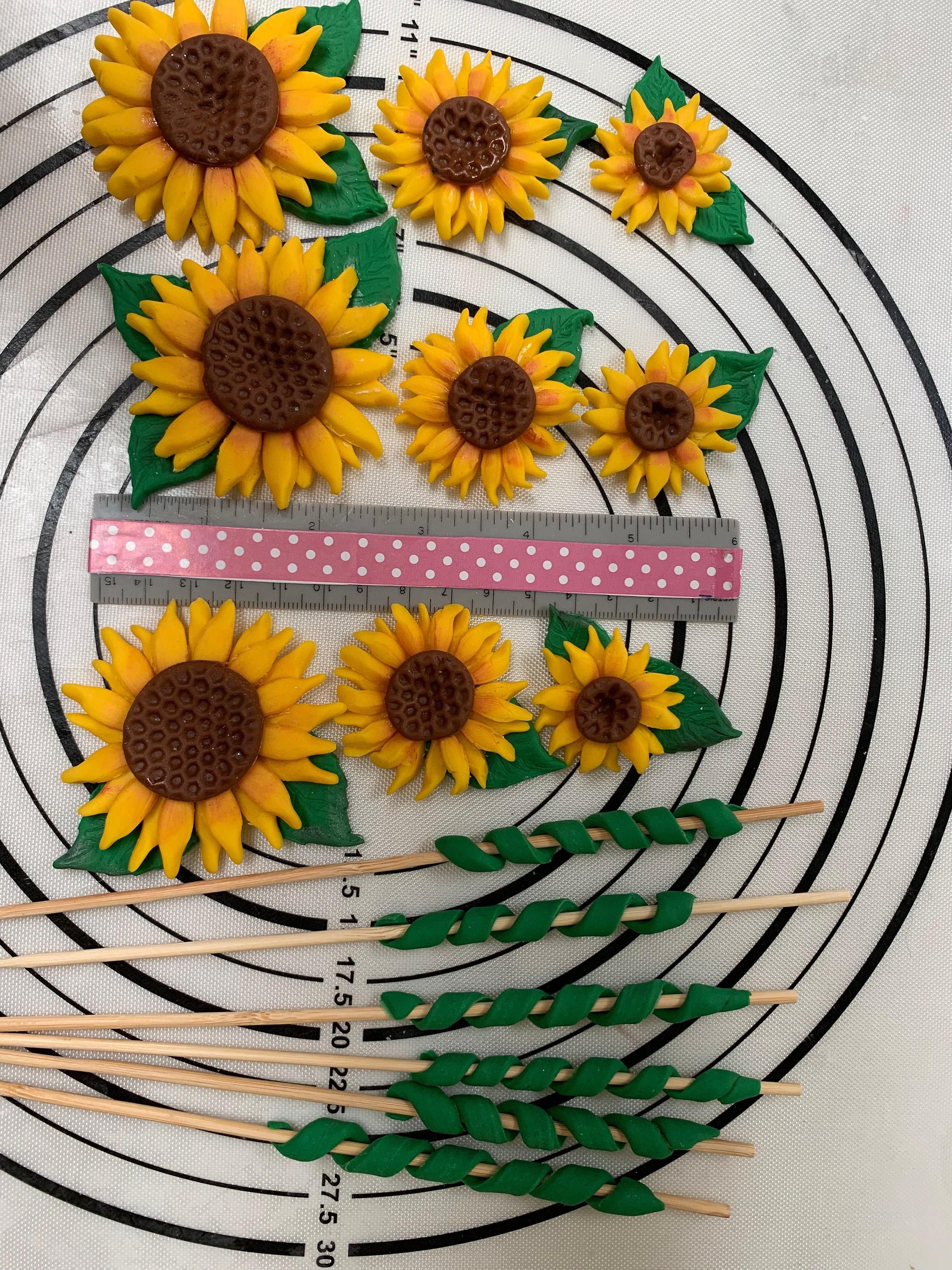 Fondant Sunflower Cake Toppers, Edible Sunflower Cupcake Decorations - Etsy