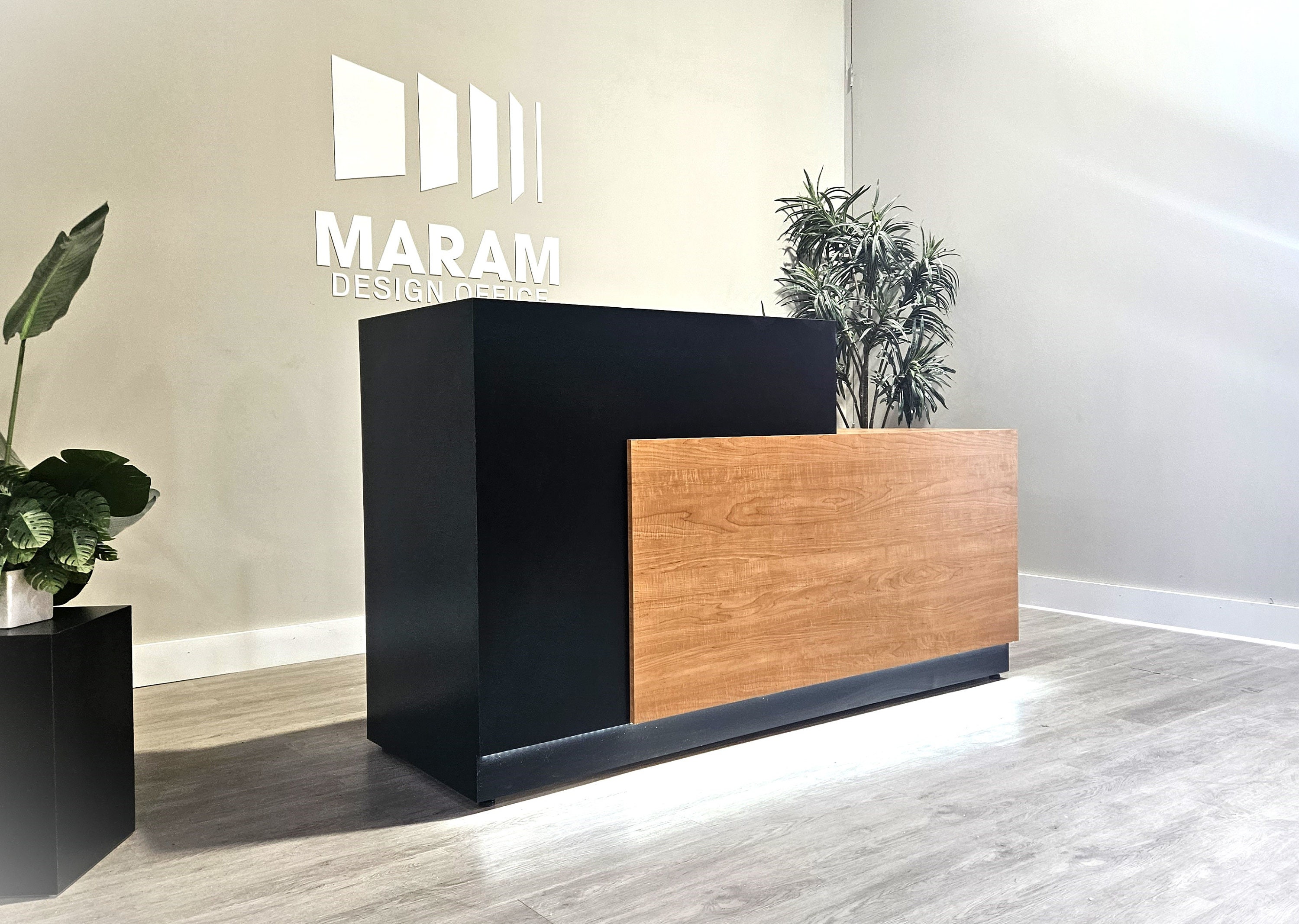 L Shaped Jade Plus Reception Desk (ginger Maple + Matte Black) 44 ...
