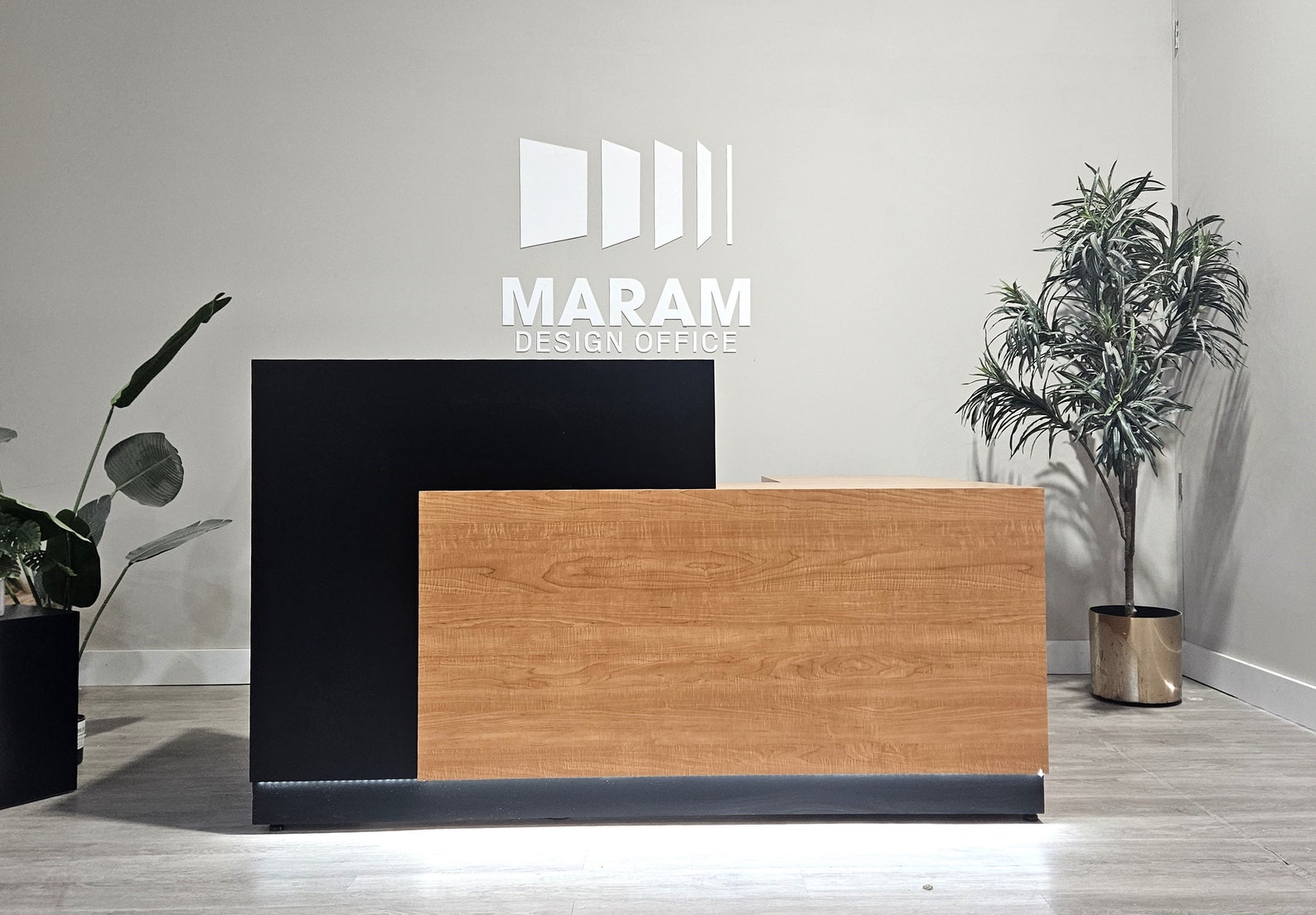 L Shaped Jade Plus Reception Desk (ginger Maple + Matte Black) 44 ...