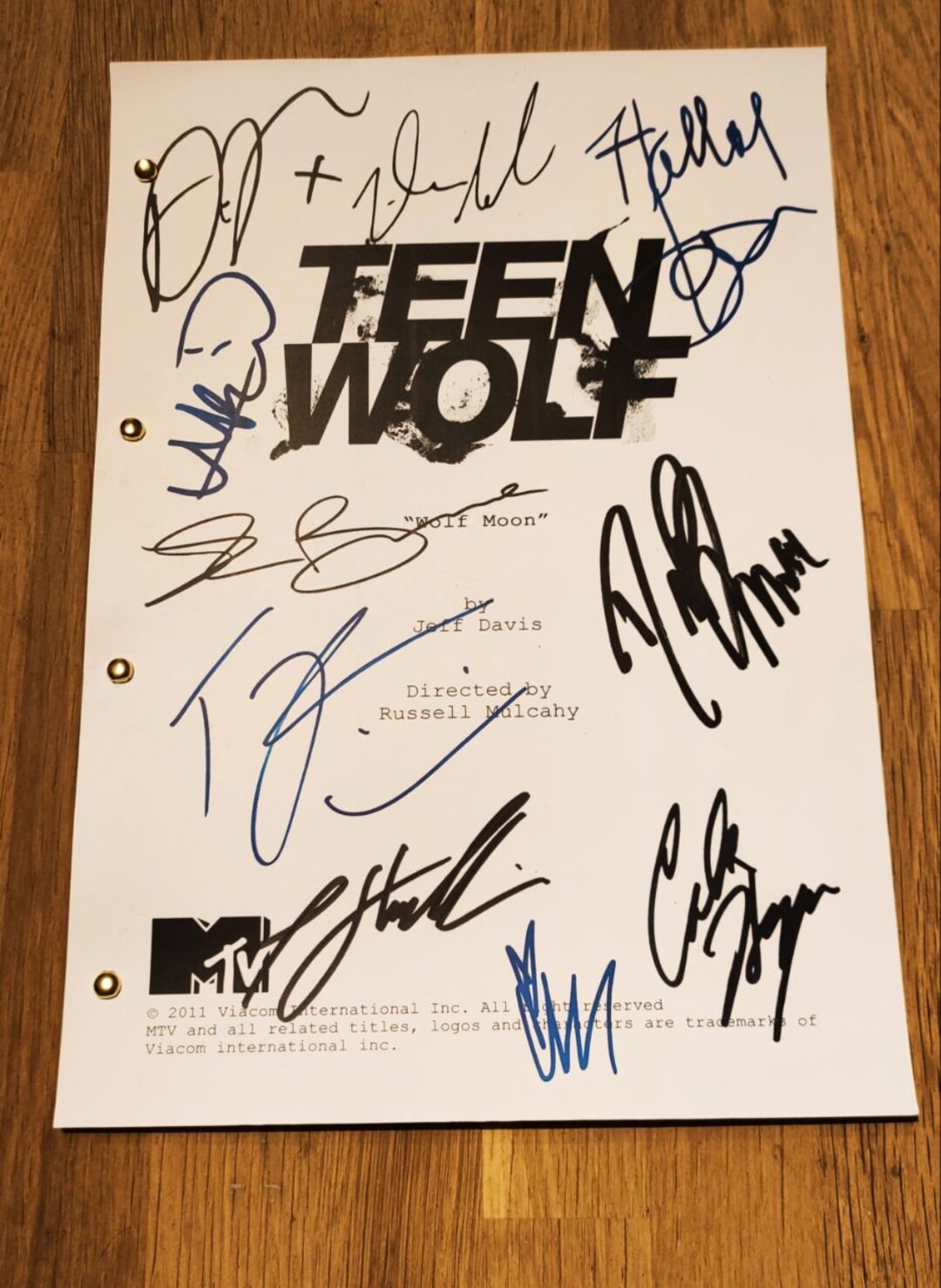 Pilot Episode Script TEEN WOLF Pilot Script Autographed Tyler Posey ...