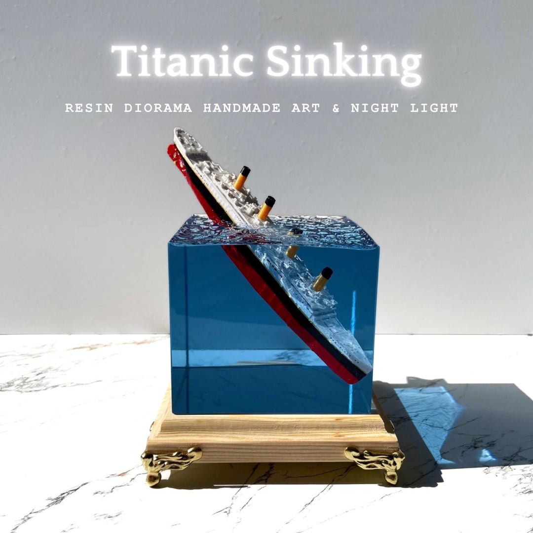 Rms Titanic Model Sinking Resin Diorama & Lamp, Handmade Titanic Submersible, Christmas Gifts ...