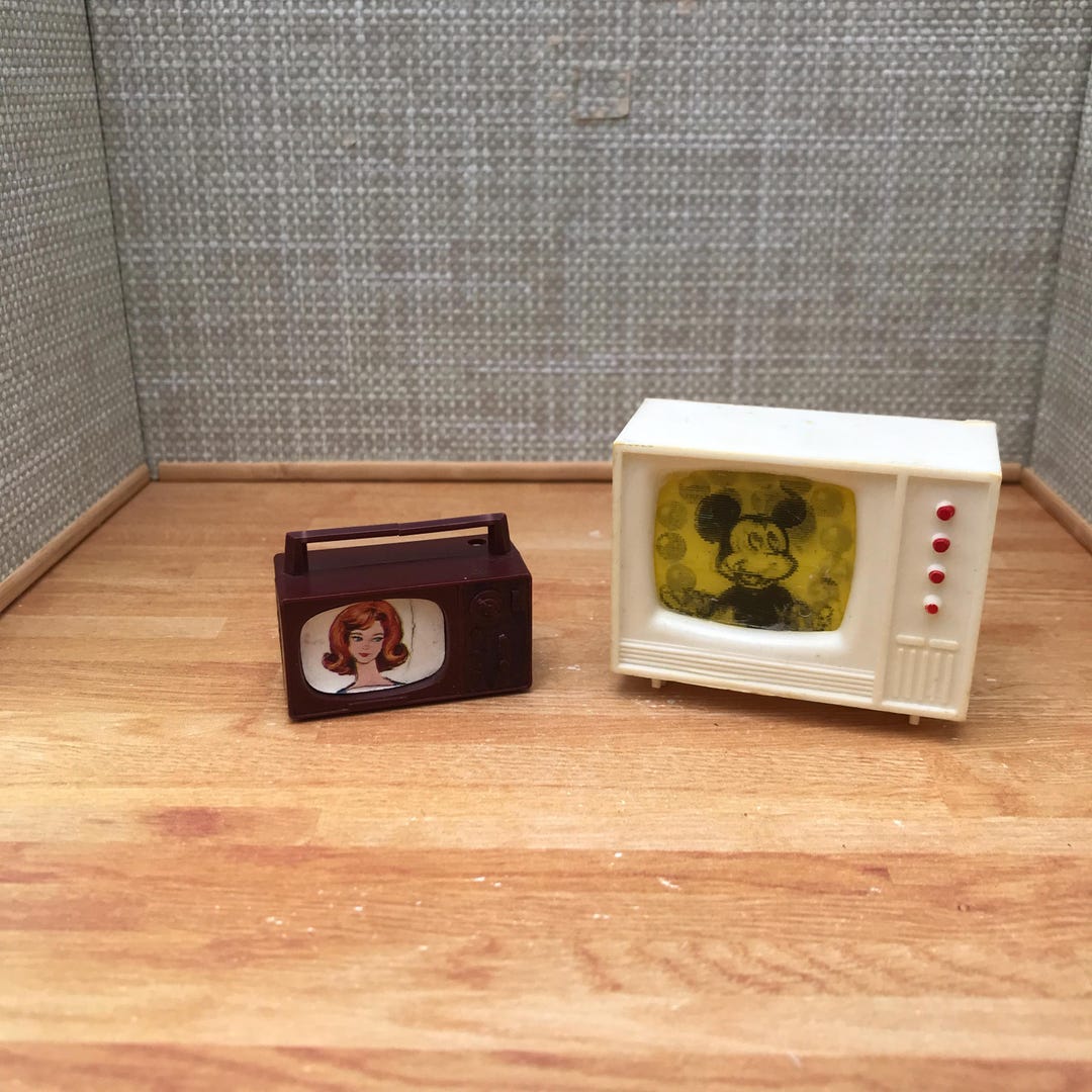 Plastic TV / Barbie? / Vintage - Etsy