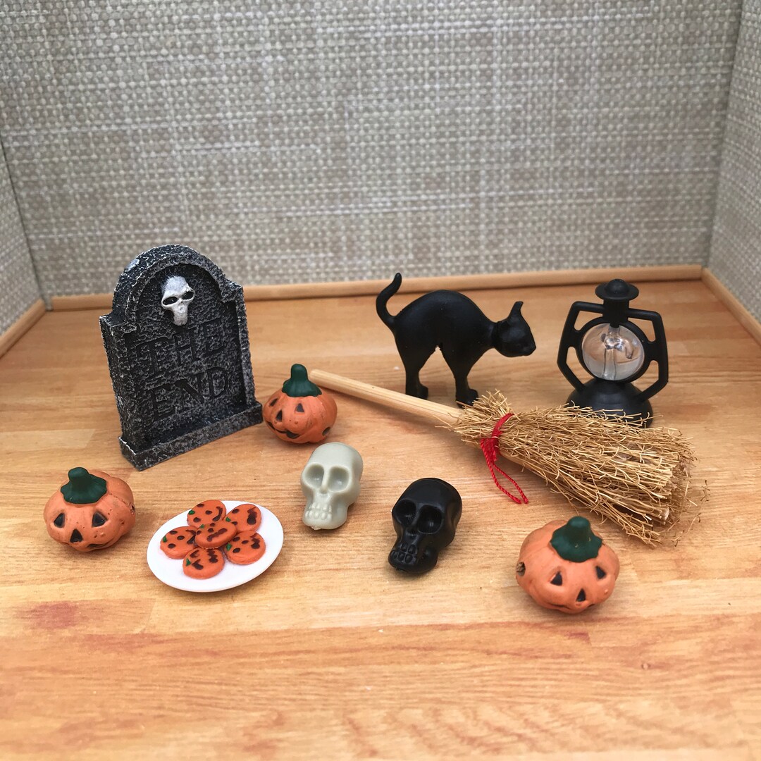 Small Items /decoration for Halloween in the Dollhouse - Etsy