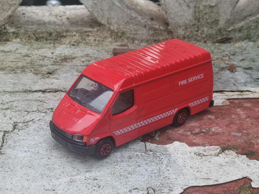 Vintage Corgi Ford Transit Mk3 Long Wheelbase 1:43 Scale Red - Fire ...