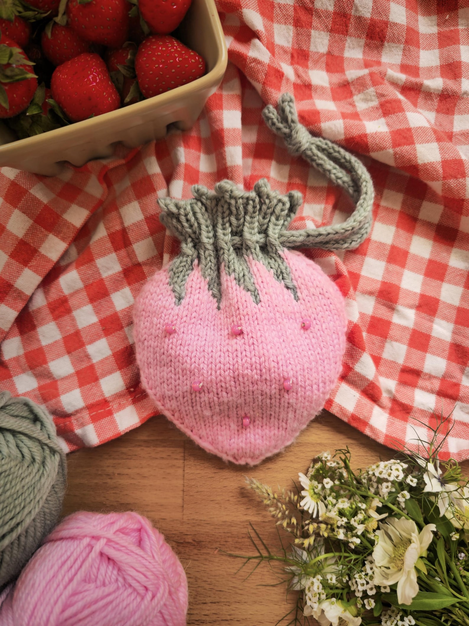 Simple Strawberry Pouch Bag Charm Knitting Pattern for DK Weight Yarn ...