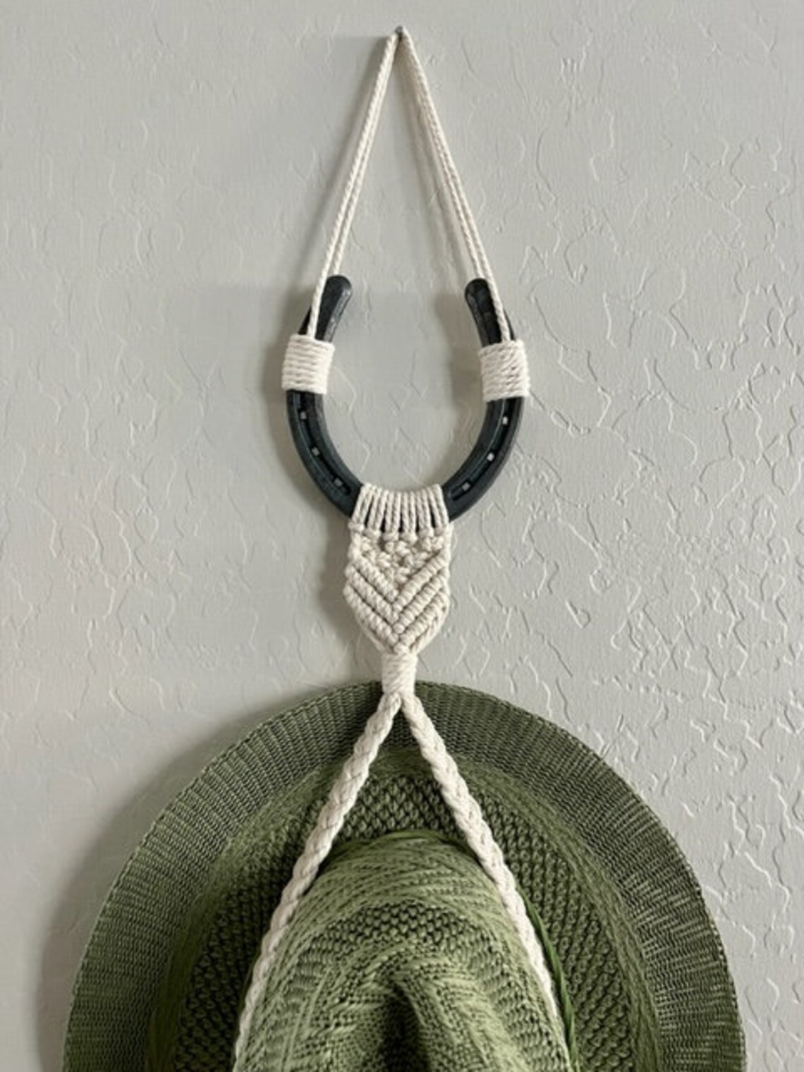 Horseshoe Macrame Hat Hanger, Cowboy Hat Display, Western Wall Decor - Etsy
