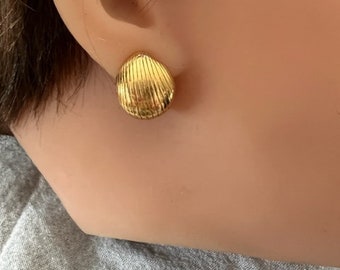 DECO MONET Shell Clip on Statement Earrings - Etsy