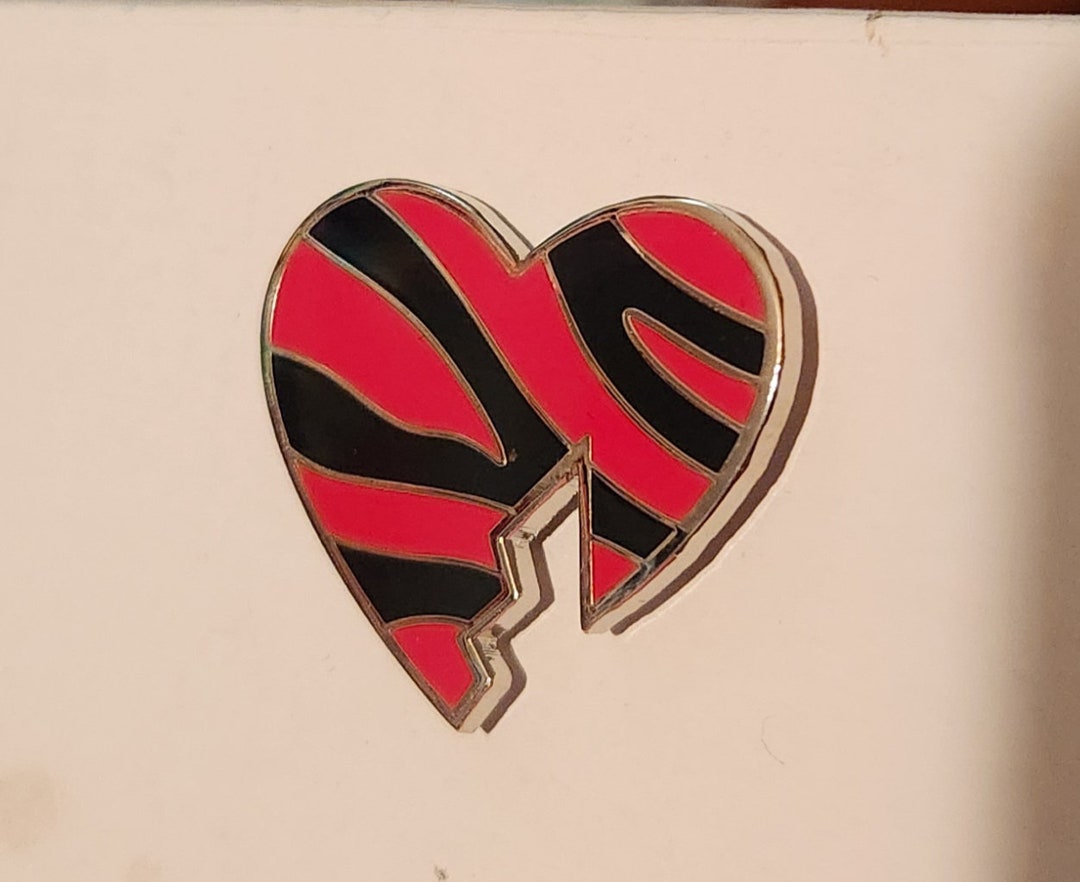 HBK Survivor Series '97 Red/black Broken Heart Hard Enamel Pin - Etsy