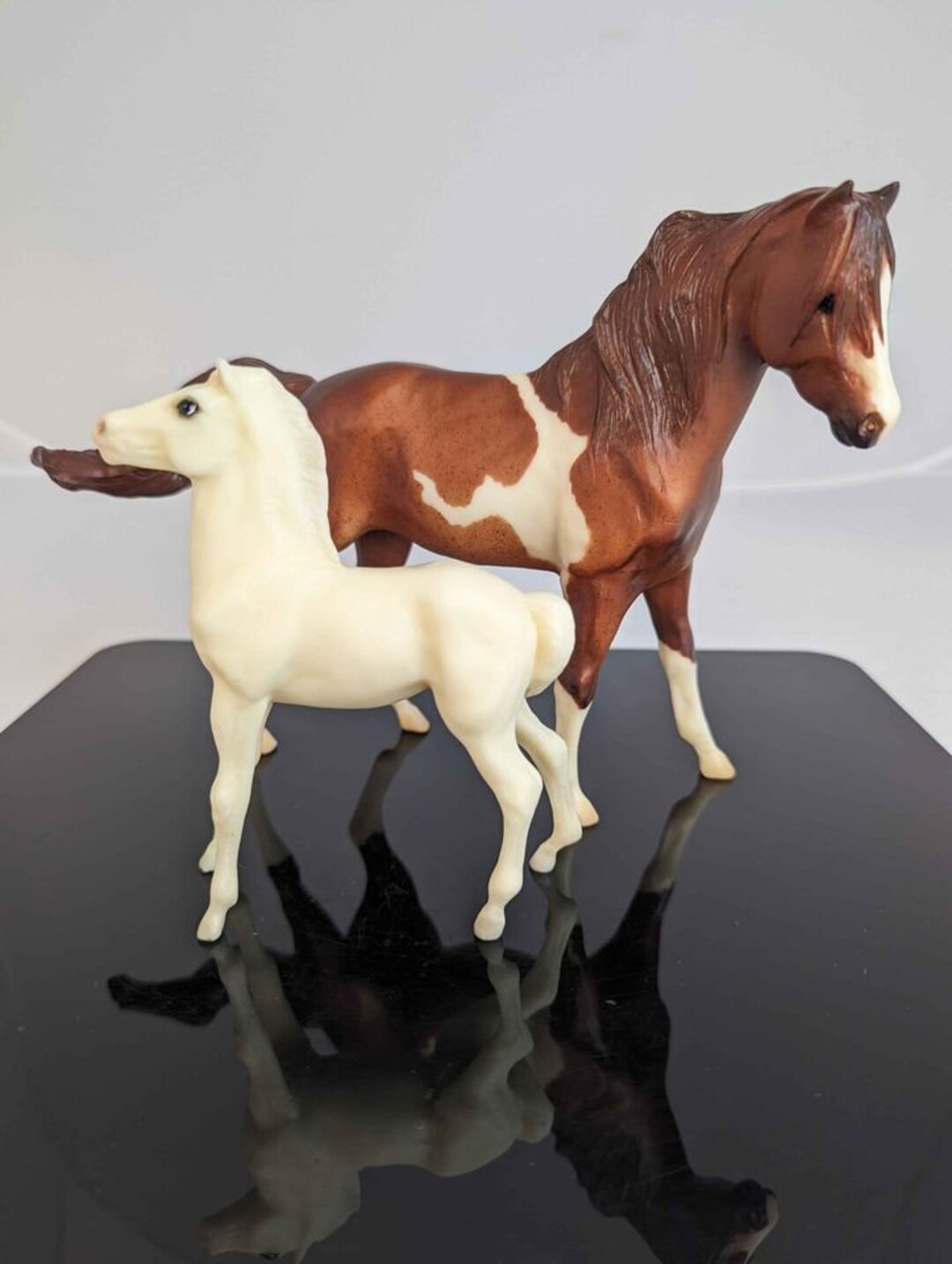 Breyer Americas Wild Mustang Series Tovero Redbird and Elblanco 750135 ...