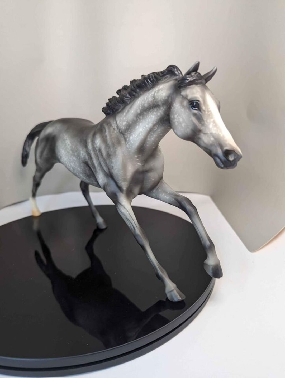 Breyer Traditional on Cigar Mold Reflections Model 740701. Toys R US ...