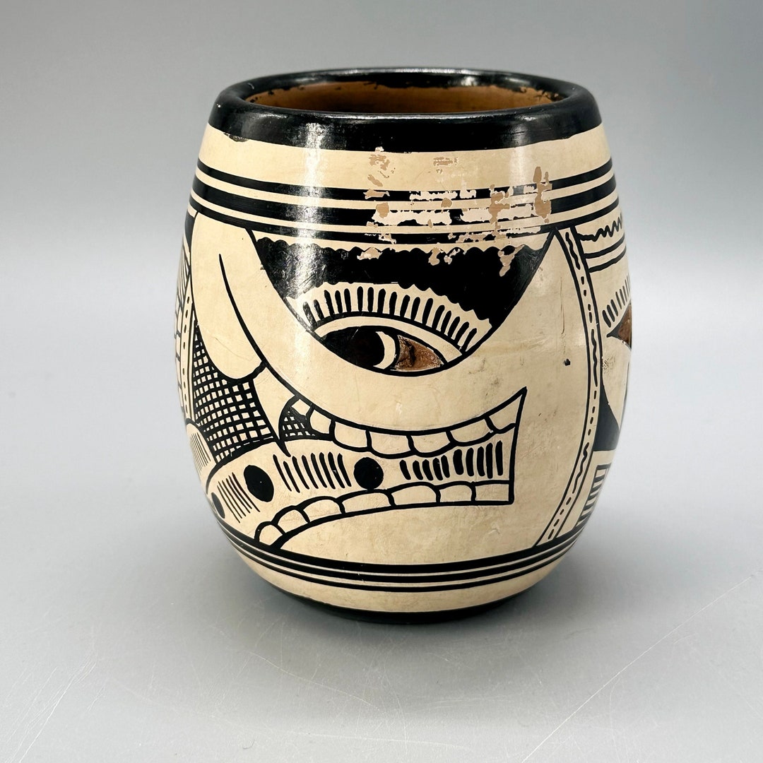 Vintage Seneca Native American Pottery Pot Hand Painted Gaasyendietha ...