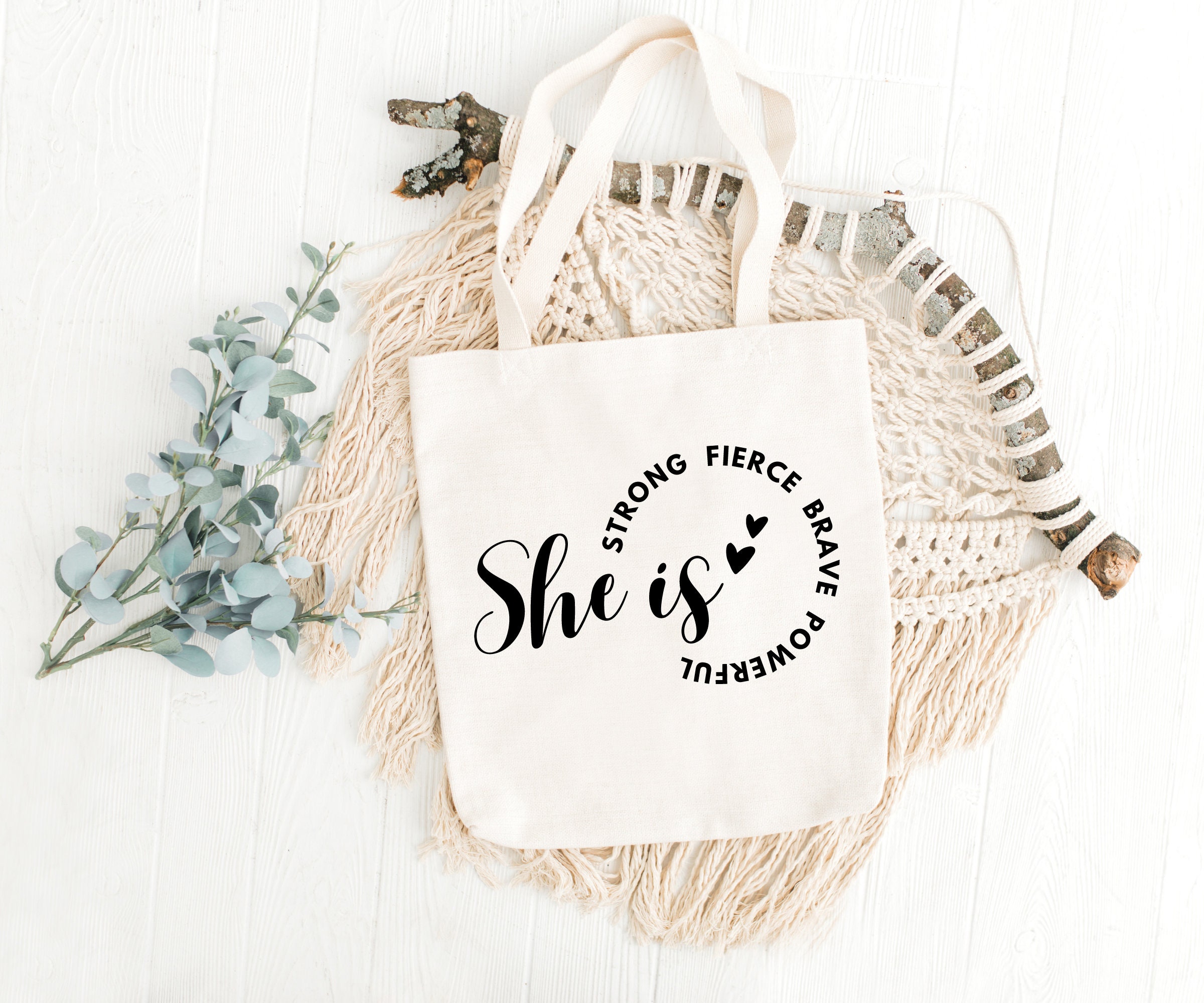 Ella es fuerte SVG, feroz, feminismo svg, mujer empoderada svg ...