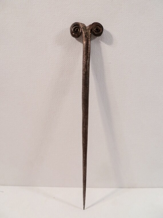 Antique bun pick in bronze - Gem