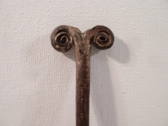Antique bun pick in bronze - Gem