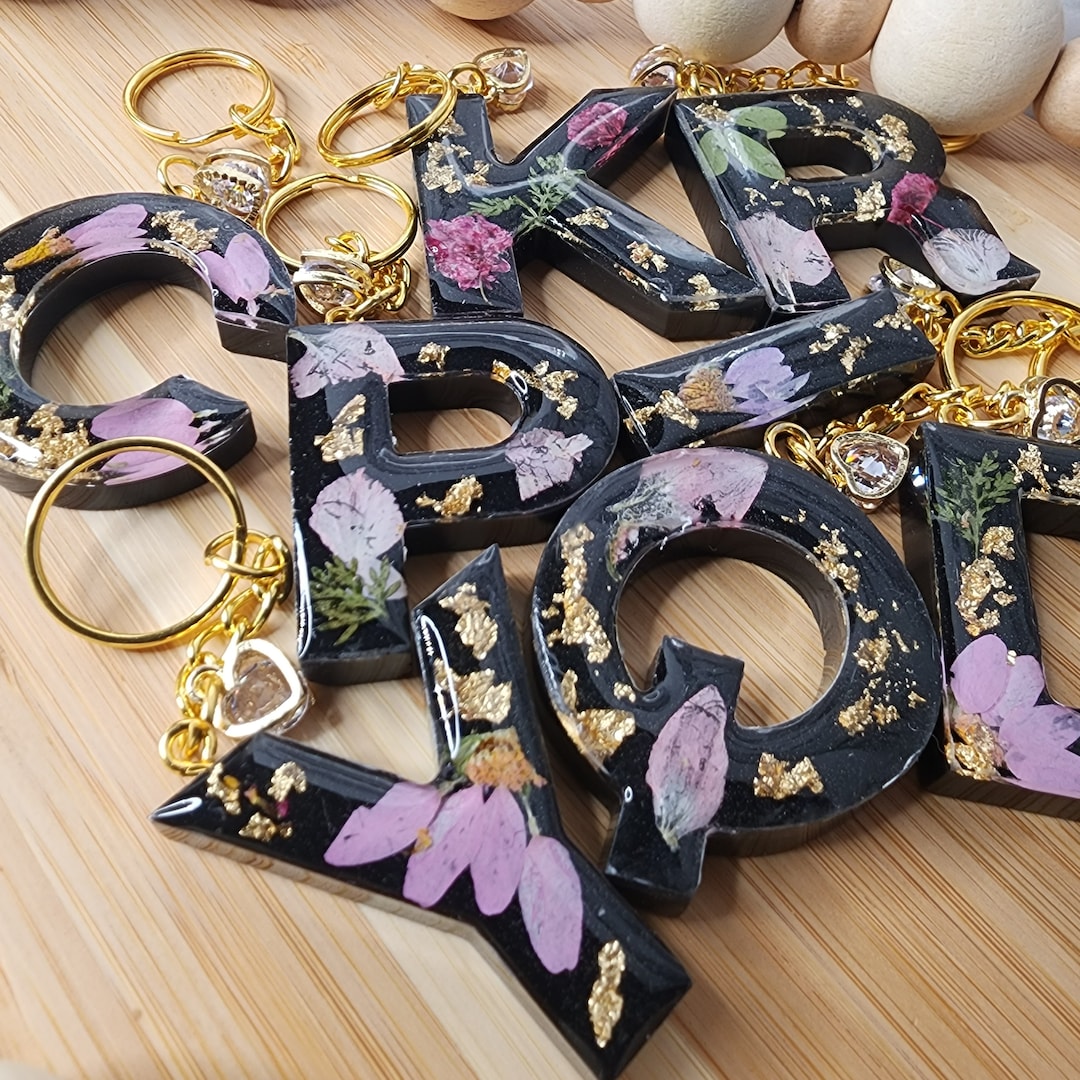 Dried Flower Letter Keychains, Personalized Alphabet Resin Keychains ...