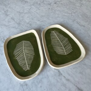 Sgraffito Simple Leaf Ceramic Plate - Etsy