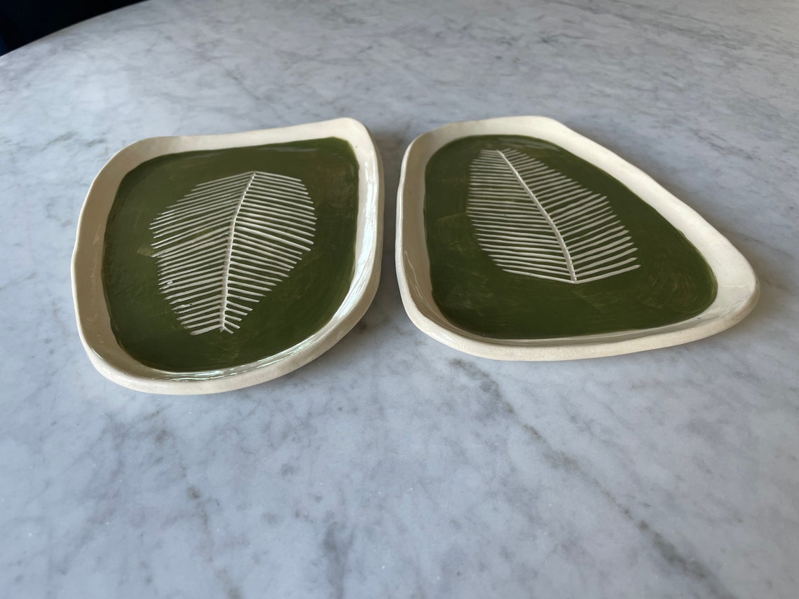 Sgraffito Simple Leaf Ceramic Plate - Etsy