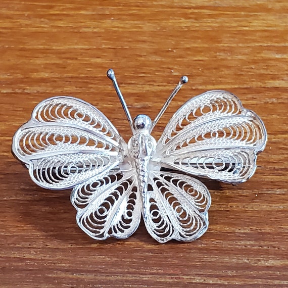 Vintage textured filigree silver butterfly pin - Gem