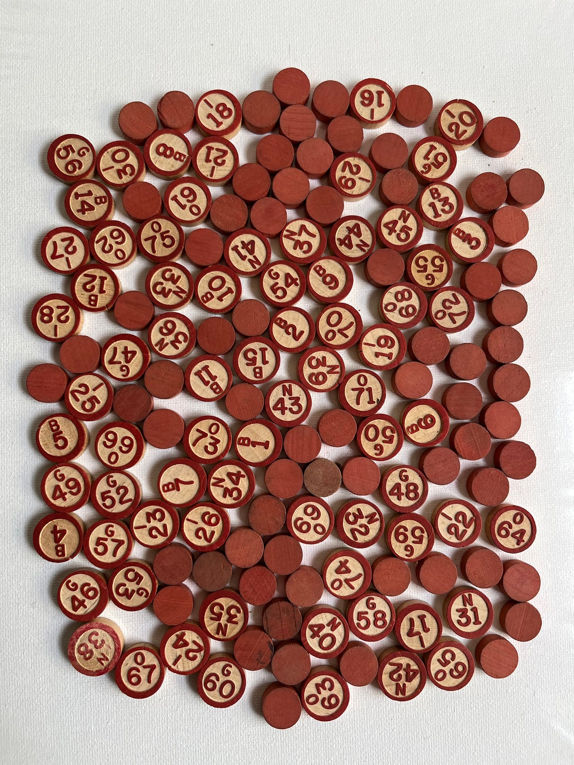 VTG MCM 24 Bingo Cards, 75 Wood Calling Numbers and 71 Red Solid ...