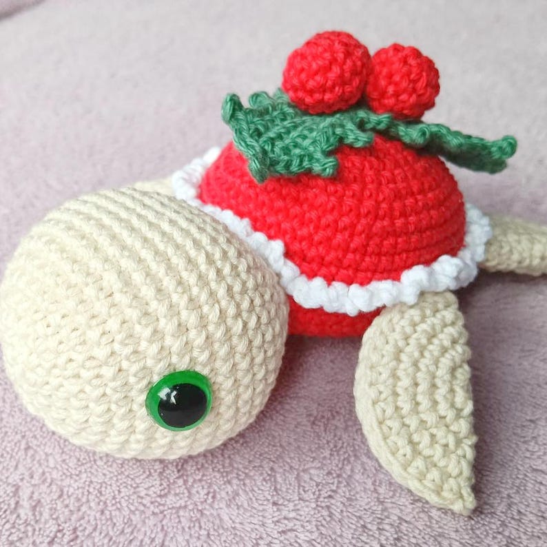Christmas Holly Turtle Amigurumi Pattern (ES, EN) - Christmas Holly ...