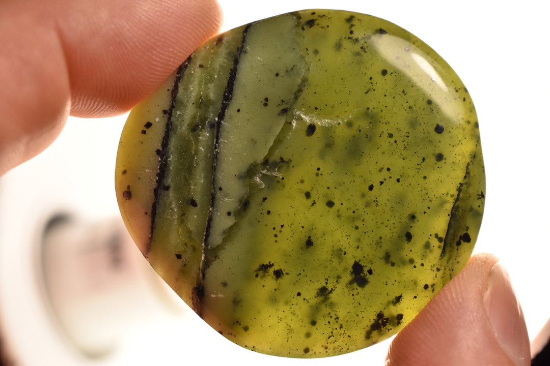 NEPHRITE JADE Palm Stone 4.8cm 34.7g Flat Tumbled Worry Healing Crystal ...