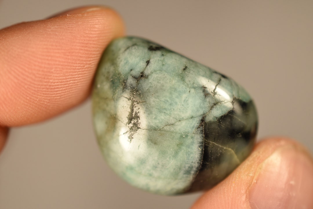 EMERALD Tumbled Stone 3cm 14.1g Natural Healing Crystal - Etsy