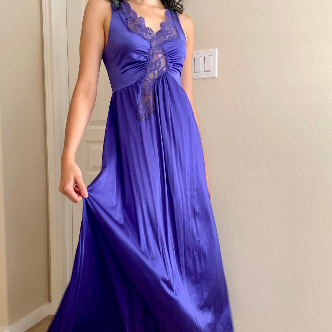Vintage Olga Style Plum Purple Lace Maxi Long Nightgown Wide Sweep