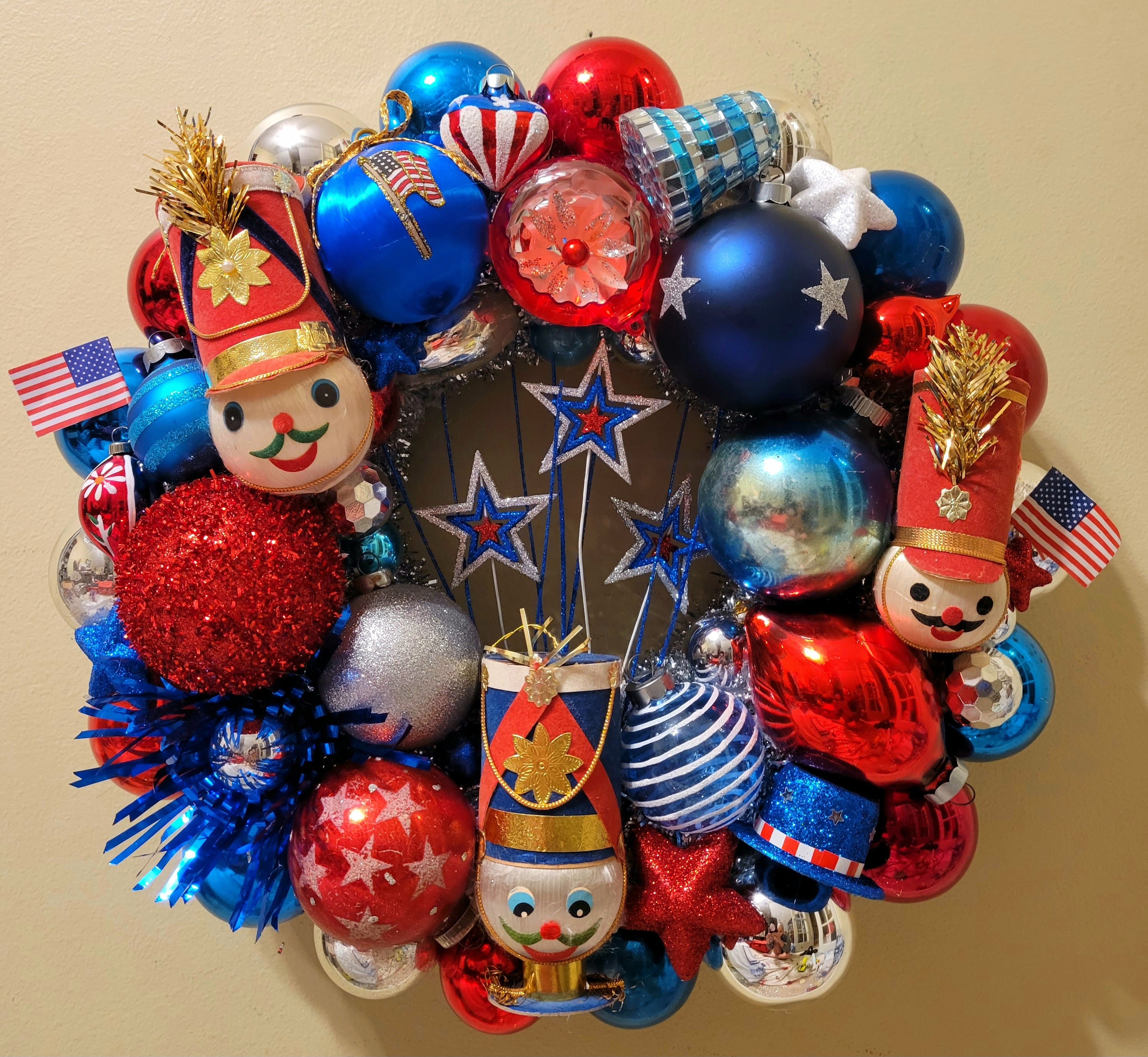 PATRIOTIC EXAMPLE Patriotic Vintage Glass Ornament Wreath for Memorial ...