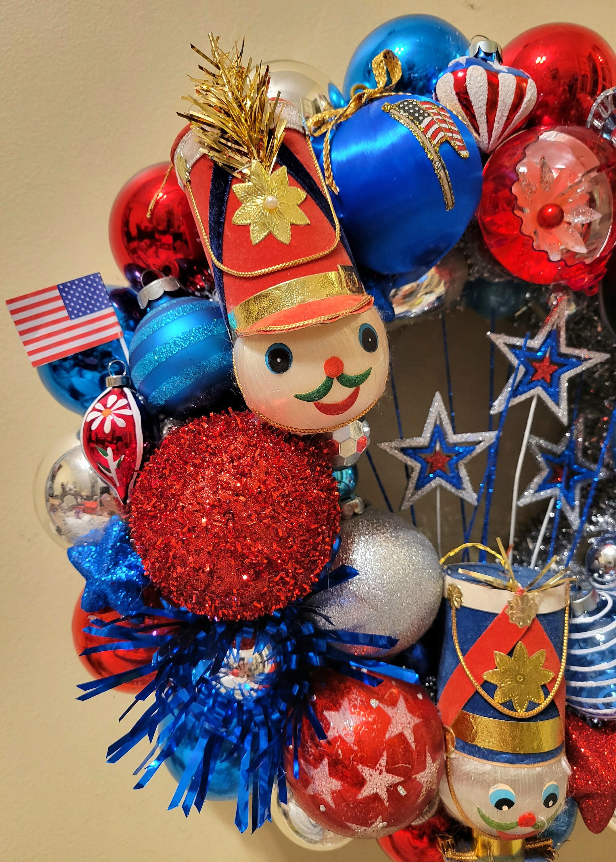 PATRIOTIC EXAMPLE Patriotic Vintage Glass Ornament Wreath for Memorial ...