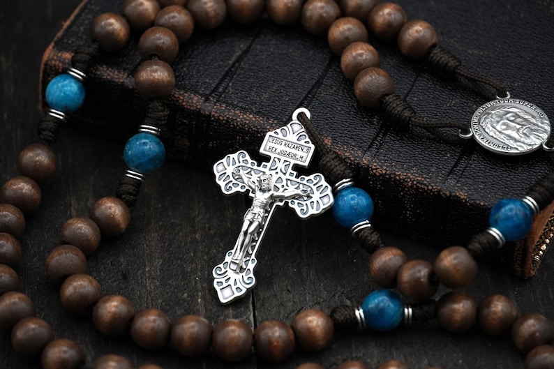 Holy Face of Jesus Rosary - Catholic Gift - Etsy