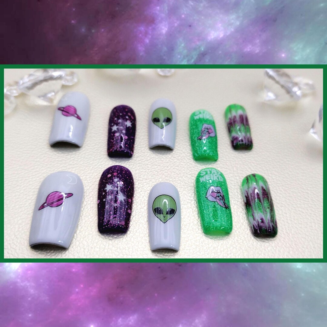Alien Press on Nails - Etsy