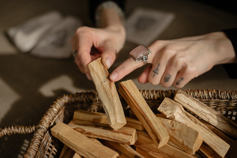 Smudging Kit With Palo Santo, White Sage and Ceramic Holder Spiritual ...