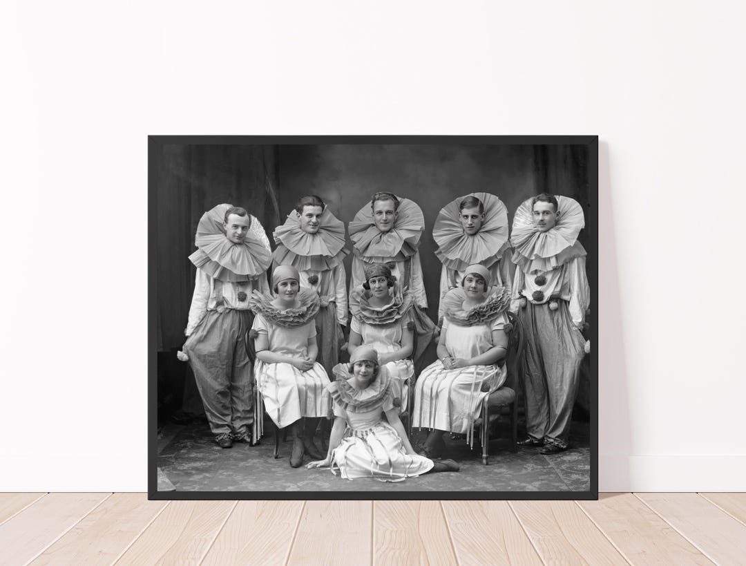Vintage People Photography Black&white 1924 People Performing Antique ...