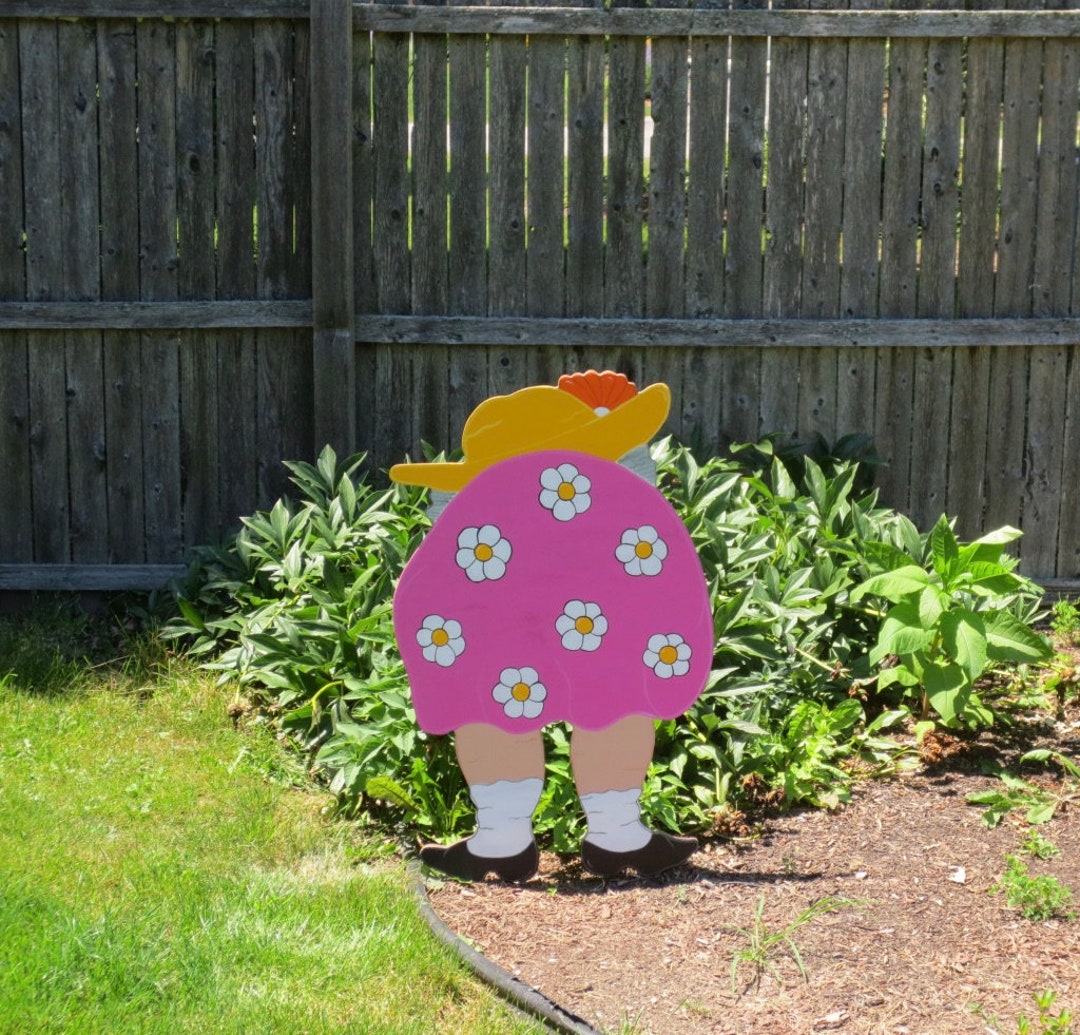 GRANDMA BENDING Over GARDENING, Wood Outdoor Yard Art Sign, Garden ...